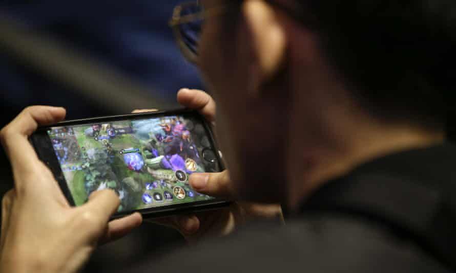 Mobile Gaming in India is turning to be the fastest growing industries