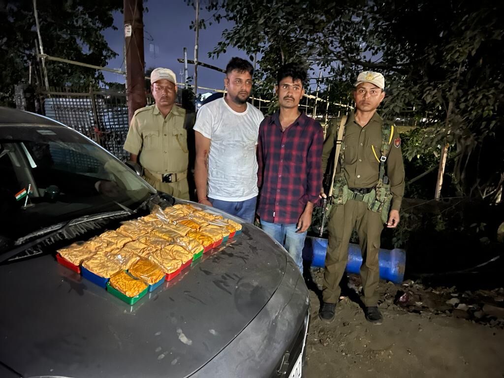 Cops seize heroin worth Rs 40 lakh, two smugglers arrested in Silchar Cops seize heroin worth Rs 40 lakh, two smugglers arrested in Silchar