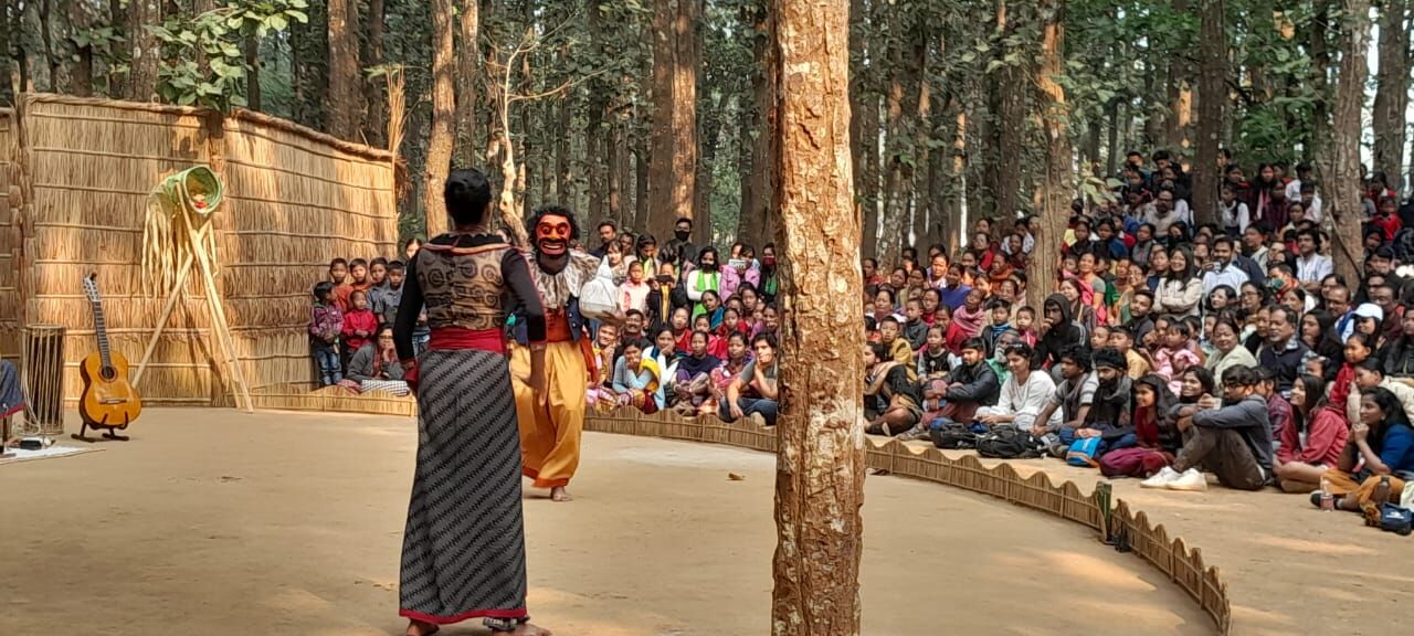 Under the Sal Tree: Of theatre and trees, applause and admiration