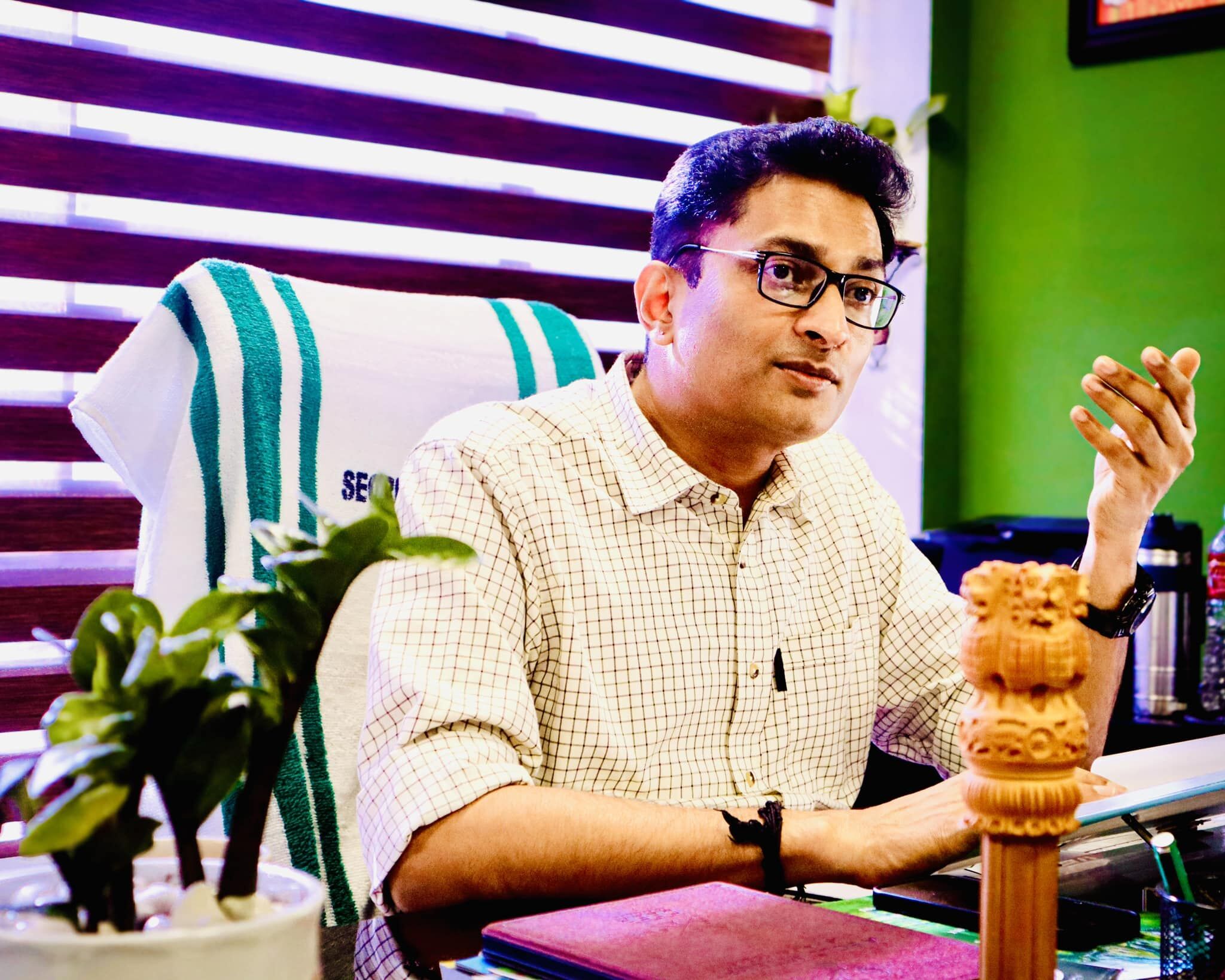 Suspended Kerala IAS officer Prasanth in no mood to relent, will ...