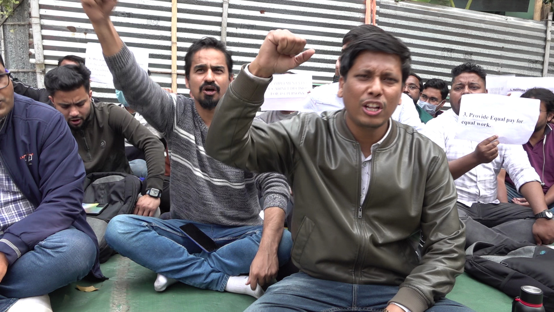 451 contractual faculty of engineering, polytechnic protest over job ...