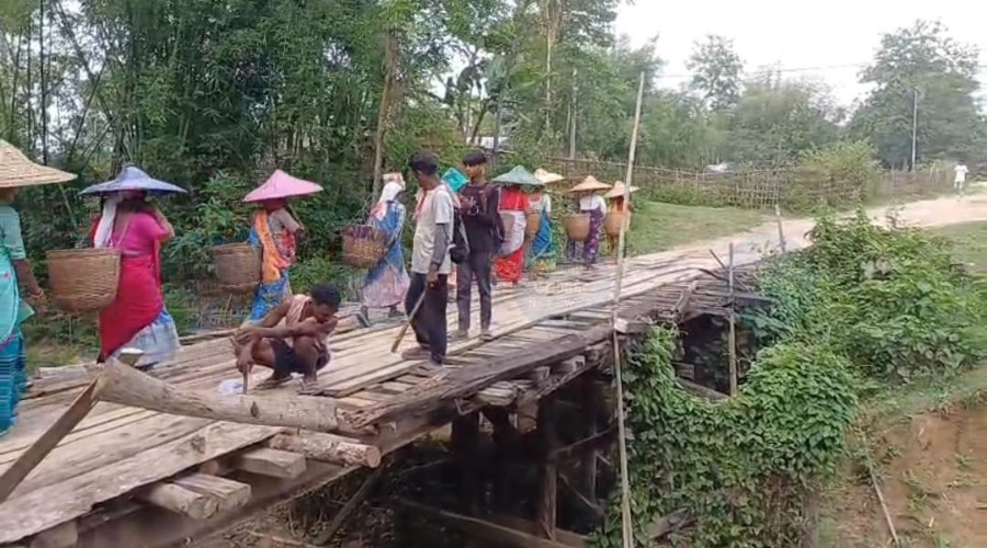 Assam–Nagaland villagers unite to rebuild vital bridge amid border tension in Jorhat