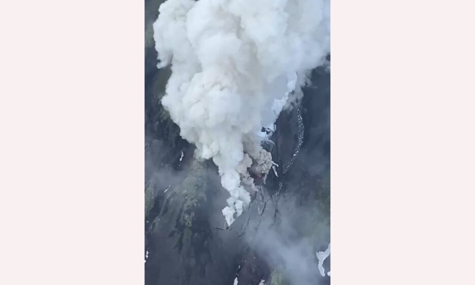 A 10-kilometer-high ash plume is sent by a Russian volcano in Kamchatka
